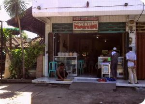 Wisata Sambil Mampir di Rumah Makan Kania II Cakranegara, Kota Mataram ...
